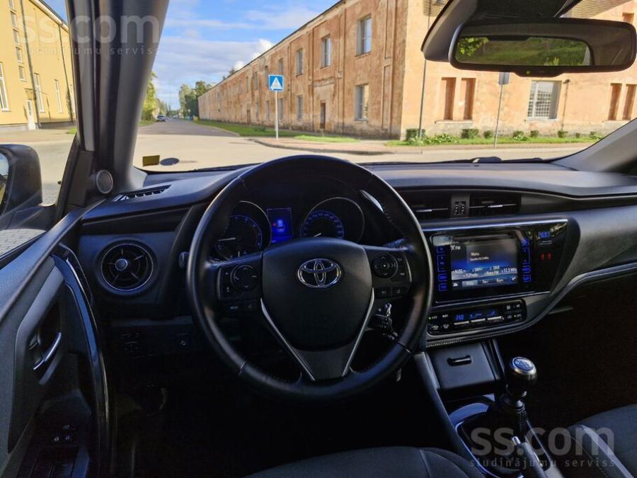 White Toyota Auris 2016 in Daugavpils, with an engine capacity of 1.20 L and mileage of 145 thousand km for 7450 €, photo 12 on AUTOMOTO.COM.LV