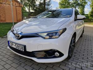 Balts Toyota Auris 2016 Daugavpils, ar dzinēja tilpumu 1.20 L un nobraukumu 145 tūkst. km par 7450 €, foto  vietnē AUTOMOTO.COM.LV