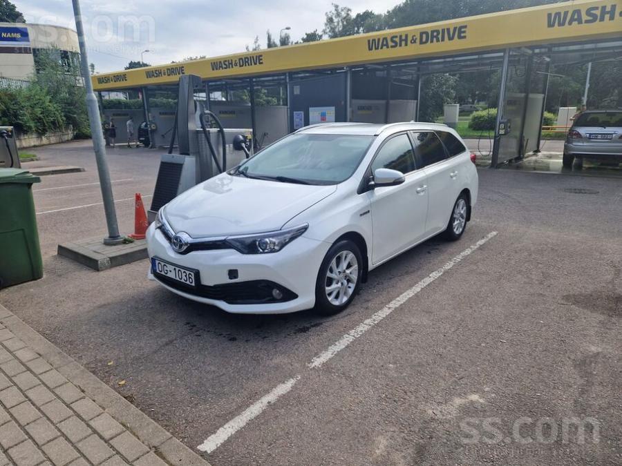 Balts Toyota Auris 2017 Rīga, ar dzinēja tilpumu 1.80 L un nobraukumu 109 tūkst. km par 14450 €, foto 4 vietnē AUTOMOTO.COM.LV