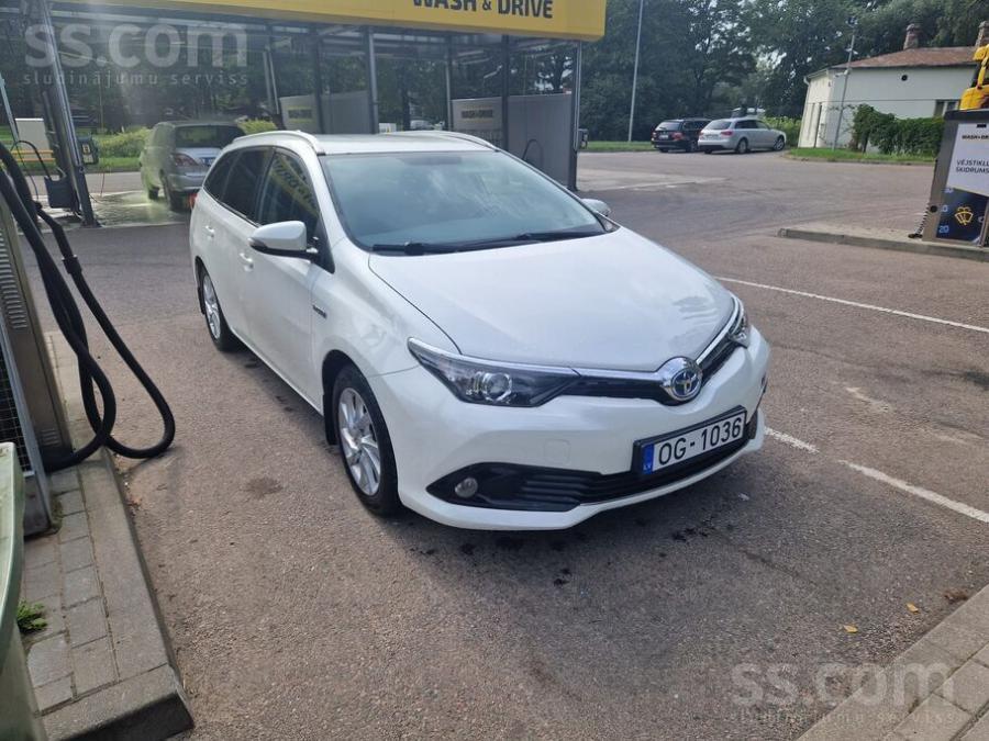 Balts Toyota Auris 2017 Rīga, ar dzinēja tilpumu 1.80 L un nobraukumu 109 tūkst. km par 14450 €, foto 5 vietnē AUTOMOTO.COM.LV