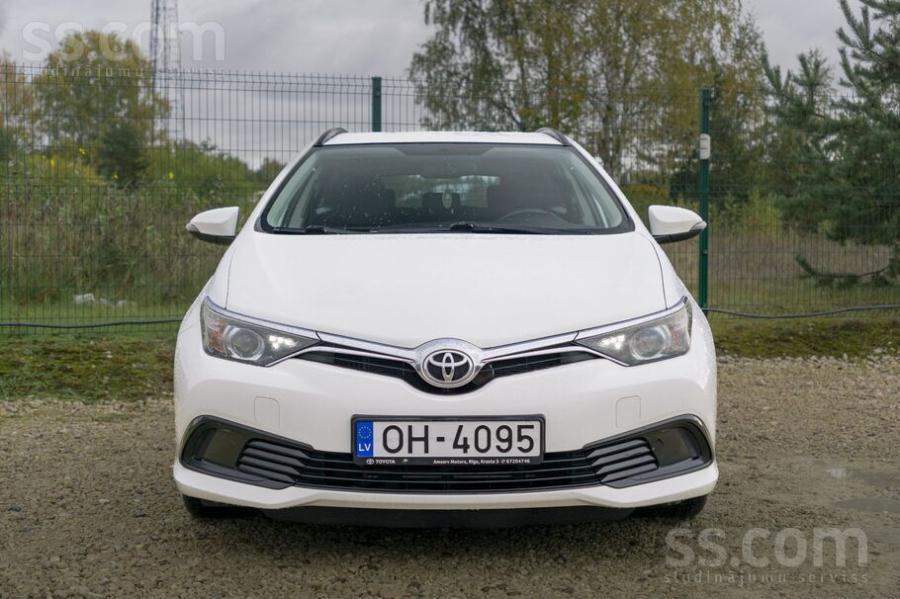 Balts Toyota Auris 2017 Rīga, ar dzinēja tilpumu 1.40 L un nobraukumu 304 tūkst. km par 7690 €, foto 2 vietnē AUTOMOTO.COM.LV