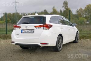 Balts Toyota Auris 2017 Rīga, ar dzinēja tilpumu 1.40 L un nobraukumu 304 tūkst. km par 7690 €, foto 6 vietnē AUTOMOTO.COM.LV
