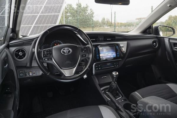 White Toyota Auris 2017 in Riga, with an engine capacity of 1.40 L and mileage of 304 thousand km for 7690 €, photo 7 on AUTOMOTO.COM.LV