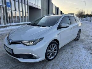 Balts Toyota Auris 2017 Viļņa, ar dzinēja tilpumu 1.80 L un nobraukumu 171 tūkst. km par 11300 €, foto  vietnē AUTOMOTO.COM.LV