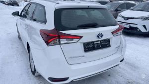 White Toyota Auris 2017 in Panevezys, with an engine capacity of 0.00 L and mileage of 180 thousand km for 6800 €, photo  on AUTOMOTO.COM.LV