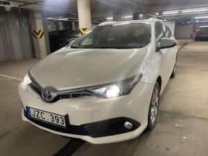 White Toyota Auris 2017 in Klaipeda, with an engine capacity of 1.80 L and mileage of 231 thousand km for 10095 €, photo  on AUTOMOTO.COM.LV