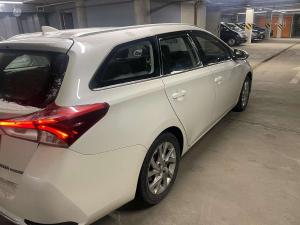 White Toyota Auris 2017 in Klaipeda, with an engine capacity of 1.80 L and mileage of 231 thousand km for 10095 €, photo 4 on AUTOMOTO.COM.LV
