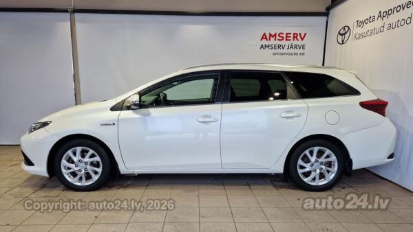 Balts Toyota Auris 2017 Tallina, ar dzinēja tilpumu 1.80 L un nobraukumu 154 tūkst. km par 11990 €, foto 3 vietnē AUTOMOTO.COM.LV
