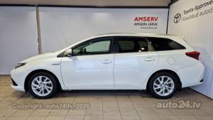 Balts Toyota Auris 2017 Tallina, ar dzinēja tilpumu 1.80 L un nobraukumu 154 tūkst. km par 11990 €, foto 3 vietnē AUTOMOTO.COM.LV