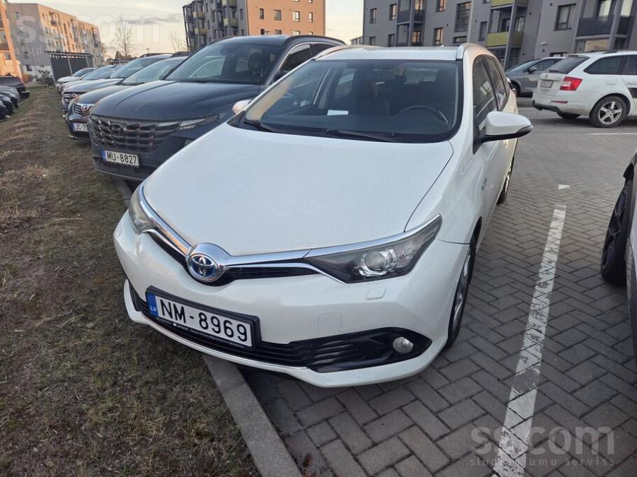 Balts Toyota Auris 2017 Rīga, ar dzinēja tilpumu 1.80 L un nobraukumu 125 tūkst. km par 12200 €, foto 1 vietnē AUTOMOTO.COM.LV