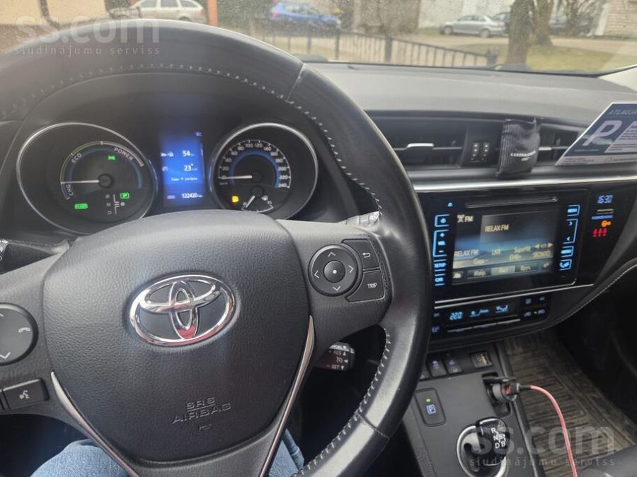 Balts Toyota Auris 2017 Rīga, ar dzinēja tilpumu 1.80 L un nobraukumu 125 tūkst. km par 12200 €, foto 4 vietnē AUTOMOTO.COM.LV