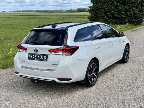 Balts Toyota Auris 2017 Vilkaviškis, ar dzinēja tilpumu 1.80 L un nobraukumu 242 tūkst. km par 10700 €, foto 3 vietnē AUTOMOTO.COM.LV