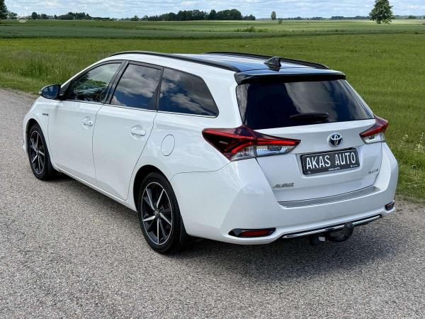 Balts Toyota Auris 2017 Vilkaviškis, ar dzinēja tilpumu 1.80 L un nobraukumu 242 tūkst. km par 10700 €, foto 4 vietnē AUTOMOTO.COM.LV