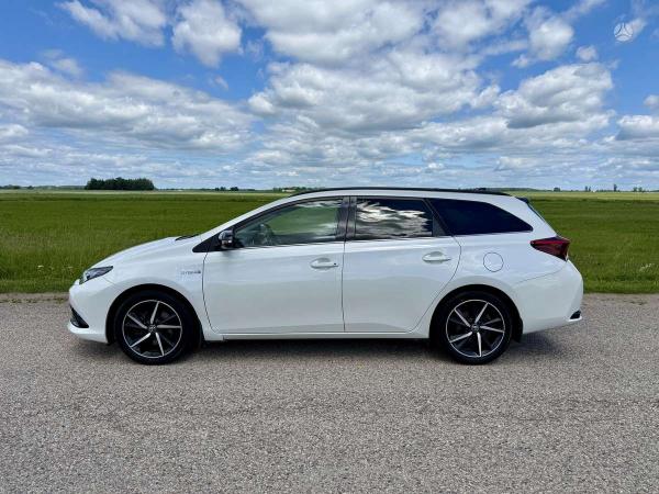 Balts Toyota Auris 2017 Vilkaviškis, ar dzinēja tilpumu 1.80 L un nobraukumu 242 tūkst. km par 10700 €, foto 5 vietnē AUTOMOTO.COM.LV