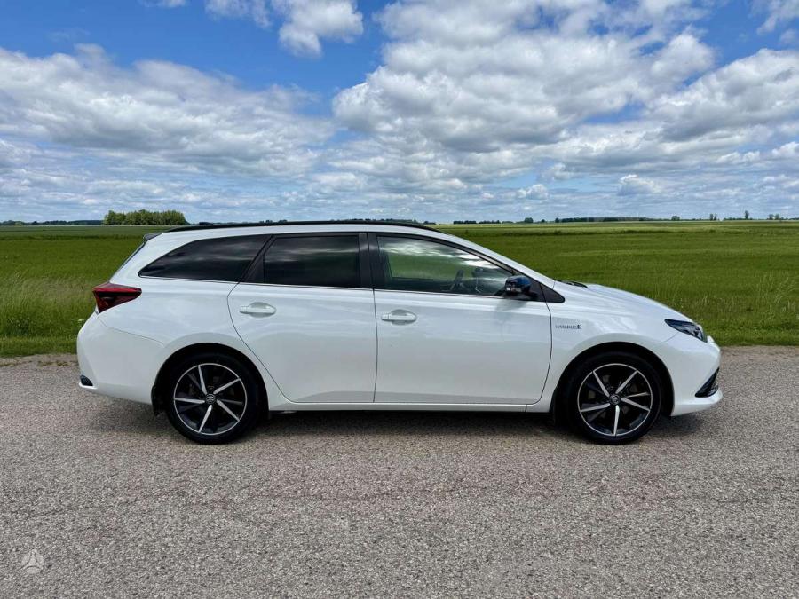Balts Toyota Auris 2017 Vilkaviškis, ar dzinēja tilpumu 1.80 L un nobraukumu 242 tūkst. km par 10700 €, foto 7 vietnē AUTOMOTO.COM.LV