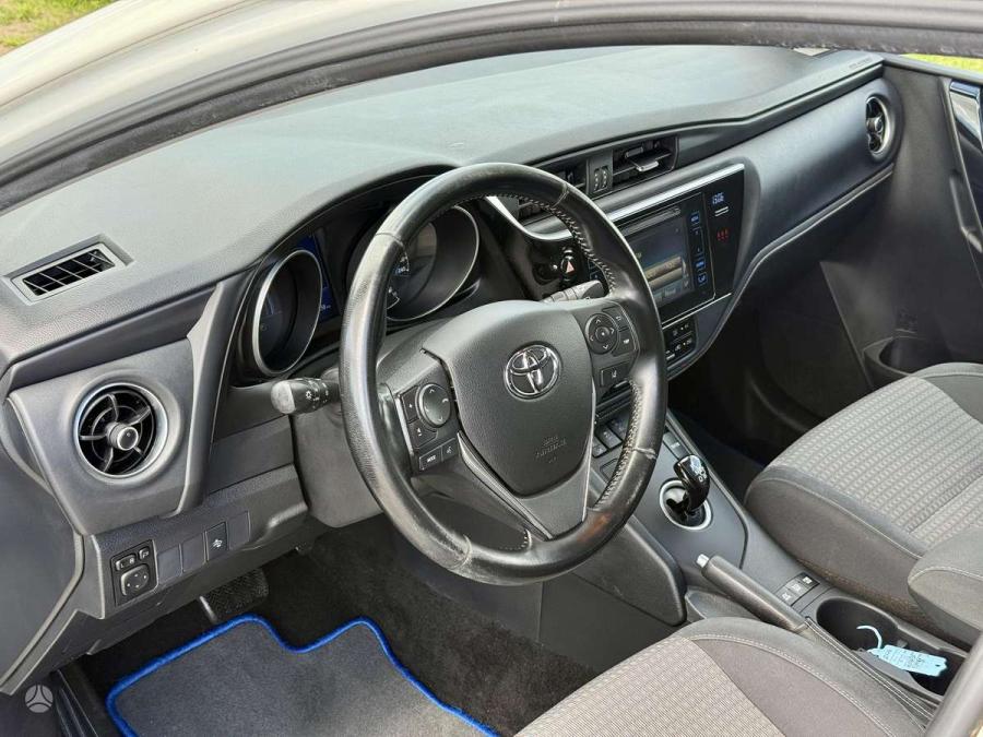 Balts Toyota Auris 2017 Vilkaviškis, ar dzinēja tilpumu 1.80 L un nobraukumu 242 tūkst. km par 10700 €, foto 11 vietnē AUTOMOTO.COM.LV