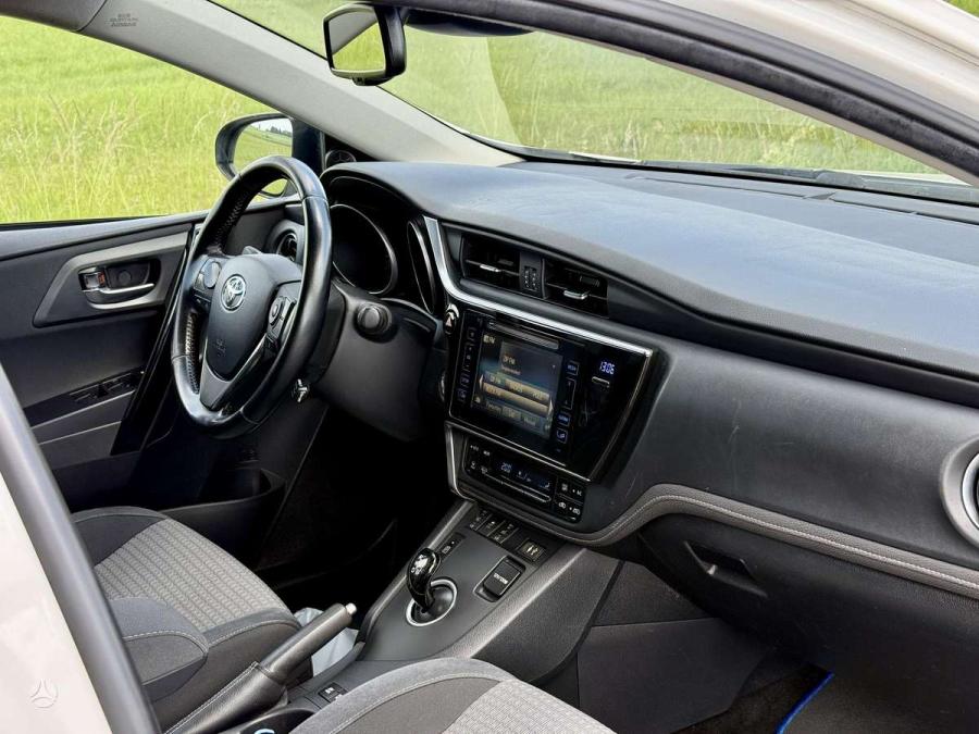 Balts Toyota Auris 2017 Vilkaviškis, ar dzinēja tilpumu 1.80 L un nobraukumu 242 tūkst. km par 10700 €, foto 12 vietnē AUTOMOTO.COM.LV