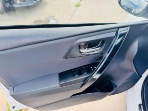 White Toyota Auris 2017 in Kaunas, with an engine capacity of 1.80 L and mileage of 201 thousand km for 11800 €, photo 11 on AUTOMOTO.COM.LV