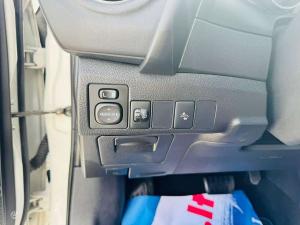 White Toyota Auris 2017 in Kaunas, with an engine capacity of 1.80 L and mileage of 201 thousand km for 11800 €, photo 16 on AUTOMOTO.COM.LV
