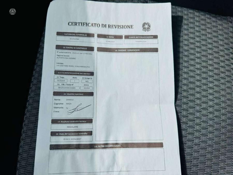 White Toyota Auris 2017 in Kaunas, with an engine capacity of 1.80 L and mileage of 201 thousand km for 11800 €, photo 18 on AUTOMOTO.COM.LV