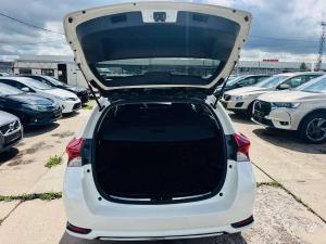 White Toyota Auris 2017 in Kaunas, with an engine capacity of 1.80 L and mileage of 201 thousand km for 11800 €, photo 21 on AUTOMOTO.COM.LV