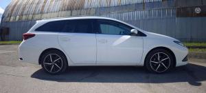 White Toyota Auris 2017 in Utena, with an engine capacity of 1.20 L and mileage of 191 thousand km for 7450 €, photo 3 on AUTOMOTO.COM.LV