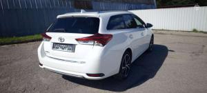 White Toyota Auris 2017 in Utena, with an engine capacity of 1.20 L and mileage of 191 thousand km for 7450 €, photo 4 on AUTOMOTO.COM.LV