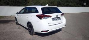 White Toyota Auris 2017 in Utena, with an engine capacity of 1.20 L and mileage of 191 thousand km for 7450 €, photo 6 on AUTOMOTO.COM.LV