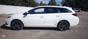 White Toyota Auris 2017 in Utena, with an engine capacity of 1.20 L and mileage of 191 thousand km for 7450 €, photo 7 on AUTOMOTO.COM.LV