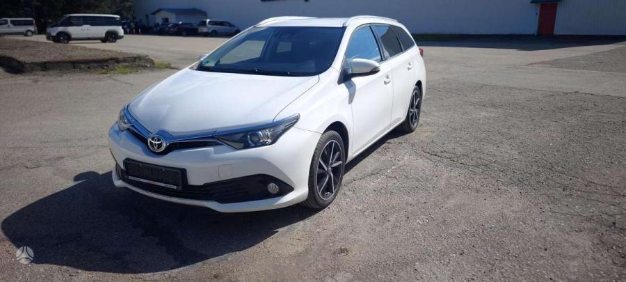 White Toyota Auris 2017 in Utena, with an engine capacity of 1.20 L and mileage of 191 thousand km for 7450 €, photo 8 on AUTOMOTO.COM.LV