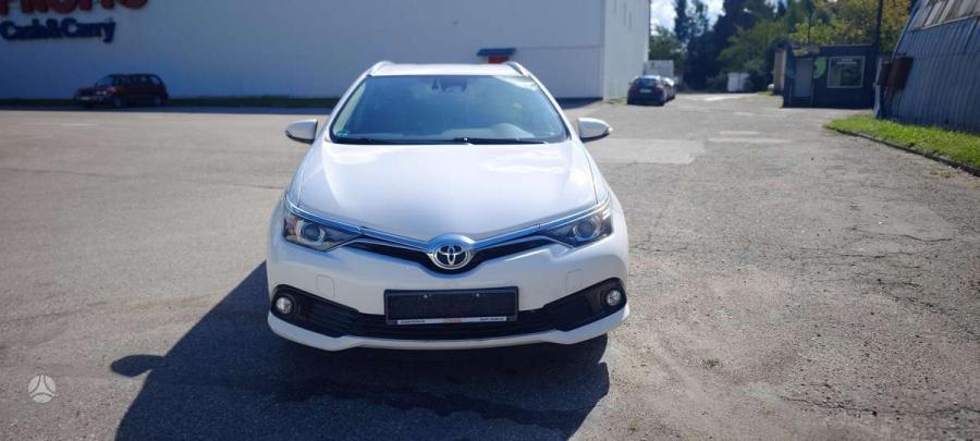 White Toyota Auris 2017 in Utena, with an engine capacity of 1.20 L and mileage of 191 thousand km for 7450 €, photo 9 on AUTOMOTO.COM.LV