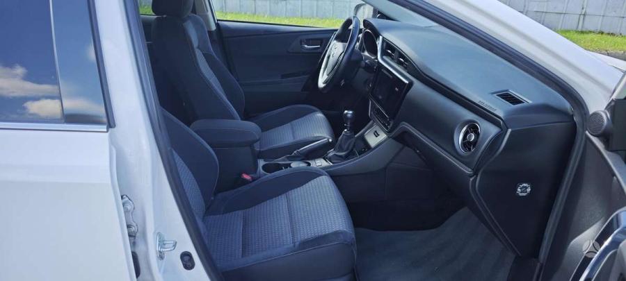 White Toyota Auris 2017 in Utena, with an engine capacity of 1.20 L and mileage of 191 thousand km for 7450 €, photo 13 on AUTOMOTO.COM.LV