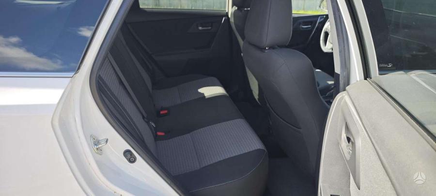 White Toyota Auris 2017 in Utena, with an engine capacity of 1.20 L and mileage of 191 thousand km for 7450 €, photo 14 on AUTOMOTO.COM.LV