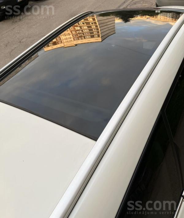White Toyota Auris 2017 in Riga, with an engine capacity of 1.80 L and mileage of 98 thousand km for 11950 €, photo 5 on AUTOMOTO.COM.LV
