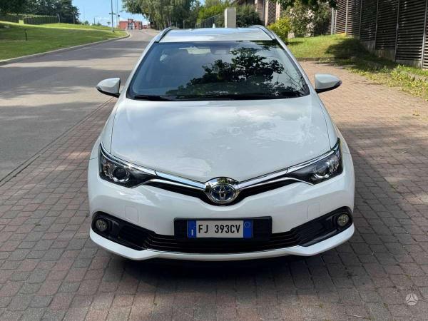 Balts Toyota Auris 2017 Viļņa, ar dzinēja tilpumu 1.80 L un nobraukumu 274 tūkst. km par 9922 €, foto 1 vietnē AUTOMOTO.COM.LV