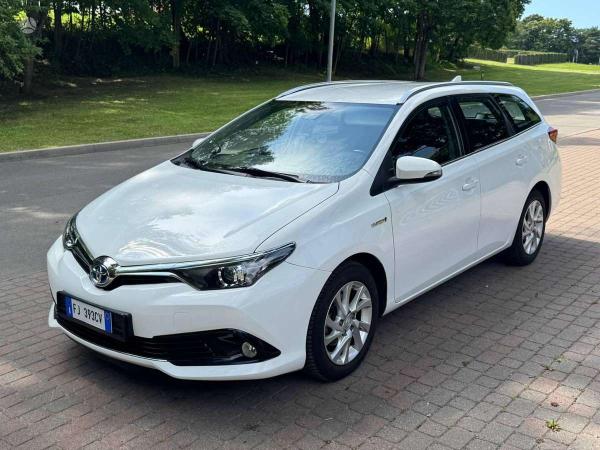 Balts Toyota Auris 2017 Viļņa, ar dzinēja tilpumu 1.80 L un nobraukumu 274 tūkst. km par 9922 €, foto 3 vietnē AUTOMOTO.COM.LV