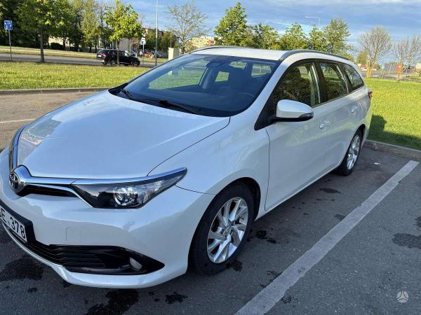 Balts Toyota Auris 2017 Klaipėda, ar dzinēja tilpumu 1.36 L un nobraukumu 264 tūkst. km par 7200 €, foto 1 vietnē AUTOMOTO.COM.LV