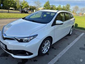Balts Toyota Auris 2017 Klaipėda, ar dzinēja tilpumu 1.36 L un nobraukumu 264 tūkst. km par 7200 €, foto  vietnē AUTOMOTO.COM.LV