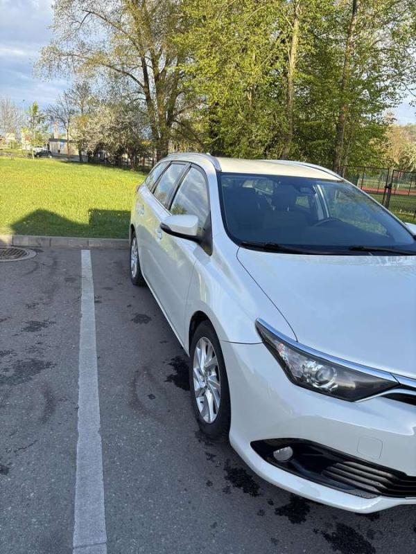 Balts Toyota Auris 2017 Klaipėda, ar dzinēja tilpumu 1.36 L un nobraukumu 264 tūkst. km par 7200 €, foto 4 vietnē AUTOMOTO.COM.LV