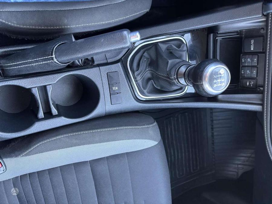 Balts Toyota Auris 2017 Klaipėda, ar dzinēja tilpumu 1.36 L un nobraukumu 264 tūkst. km par 7200 €, foto 9 vietnē AUTOMOTO.COM.LV