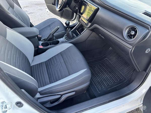 Balts Toyota Auris 2017 Klaipėda, ar dzinēja tilpumu 1.36 L un nobraukumu 264 tūkst. km par 7200 €, foto 10 vietnē AUTOMOTO.COM.LV