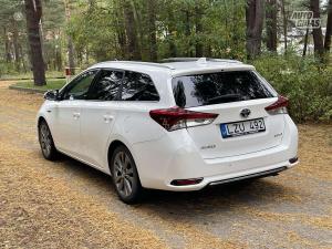 White Toyota Auris 2017 in Kaunas, with an engine capacity of 1.80 L and mileage of 260 thousand km for 9200 €, photo 7 on AUTOMOTO.COM.LV
