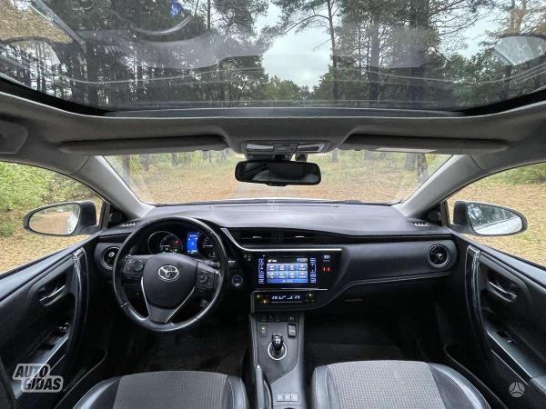 White Toyota Auris 2017 in Kaunas, with an engine capacity of 1.80 L and mileage of 260 thousand km for 9200 €, photo 10 on AUTOMOTO.COM.LV