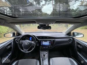 White Toyota Auris 2017 in Kaunas, with an engine capacity of 1.80 L and mileage of 260 thousand km for 9200 €, photo 10 on AUTOMOTO.COM.LV