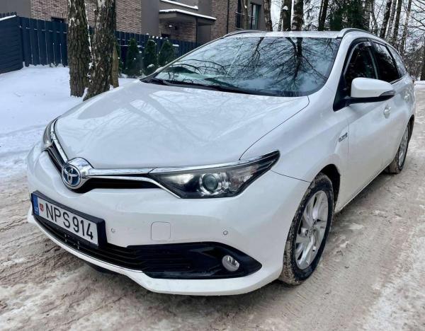 Balts Toyota Auris 2018 Viļņa, ar dzinēja tilpumu 1.80 L un nobraukumu 210 tūkst. km par 8800 €, foto 1 vietnē AUTOMOTO.COM.LV