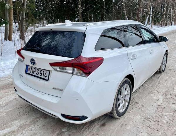Balts Toyota Auris 2018 Viļņa, ar dzinēja tilpumu 1.80 L un nobraukumu 210 tūkst. km par 8800 €, foto 4 vietnē AUTOMOTO.COM.LV