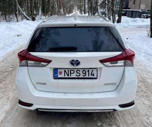 White Toyota Auris 2018 in Vilnius, with an engine capacity of 1.80 L and mileage of 210 thousand km for 8800 €, photo 5 on AUTOMOTO.COM.LV