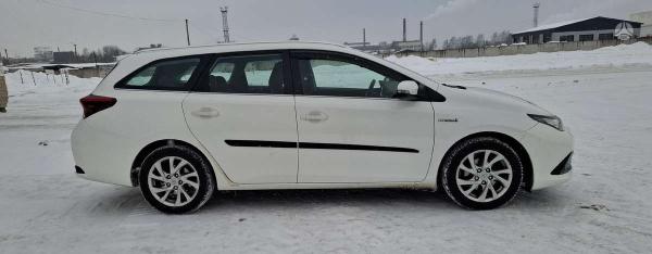 White Toyota Auris 2018 in Panevezys, with an engine capacity of 1.80 L and mileage of 380 thousand km for 6750 €, photo 6 on AUTOMOTO.COM.LV