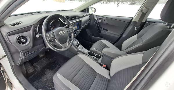 White Toyota Auris 2018 in Panevezys, with an engine capacity of 1.80 L and mileage of 380 thousand km for 6750 €, photo 10 on AUTOMOTO.COM.LV