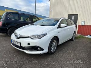 White Toyota Auris 2018 in Tallinn, with an engine capacity of 1.80 L and mileage of 262 thousand km for 9999 €, photo  on AUTOMOTO.COM.LV